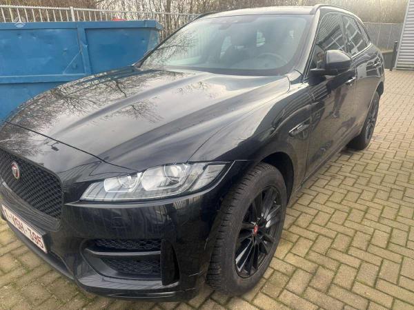 Black Jaguar F-Pace 2018 in Kaunas, with an engine capacity of 2.00 L and mileage of 190 thousand km for 8800 €, photo 1 on AUTOMOTO.COM.LV