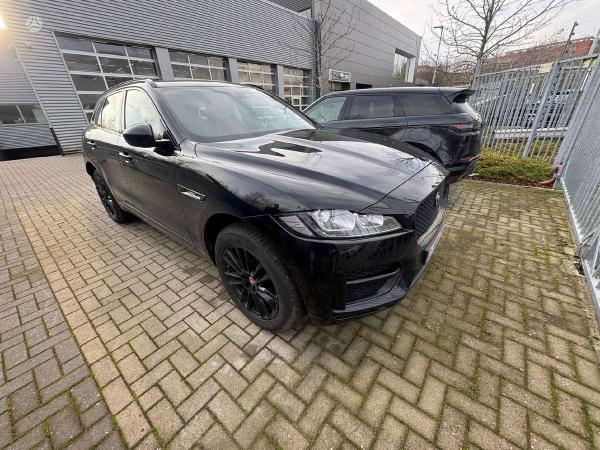 Black Jaguar F-Pace 2018 in Kaunas, with an engine capacity of 2.00 L and mileage of 190 thousand km for 8800 €, photo 4 on AUTOMOTO.COM.LV