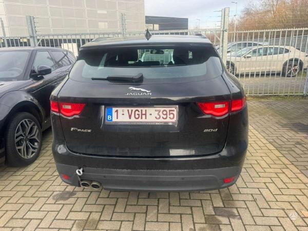 Black Jaguar F-Pace 2018 in Kaunas, with an engine capacity of 2.00 L and mileage of 190 thousand km for 8800 €, photo 5 on AUTOMOTO.COM.LV