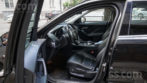 Black Jaguar F-Pace 2018 in Riga, with an engine capacity of 2.00 L and mileage of 147 thousand km for 14950 €, photo 7 on AUTOMOTO.COM.LV