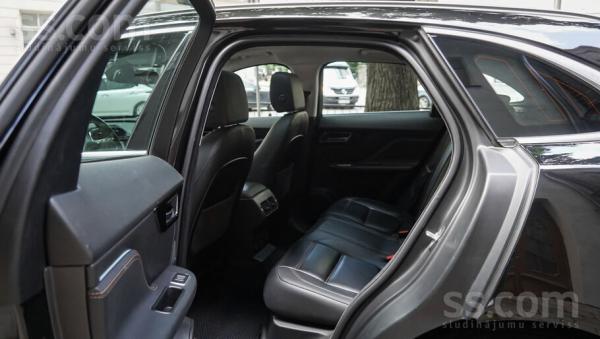 Black Jaguar F-Pace 2018 in Riga, with an engine capacity of 2.00 L and mileage of 147 thousand km for 14950 €, photo 8 on AUTOMOTO.COM.LV