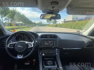Melns Jaguar F-Pace 2018 Rīga, ar dzinēja tilpumu 2.00 L un nobraukumu 117 tūkst. km par 20000 €, foto 3 vietnē AUTOMOTO.COM.LV