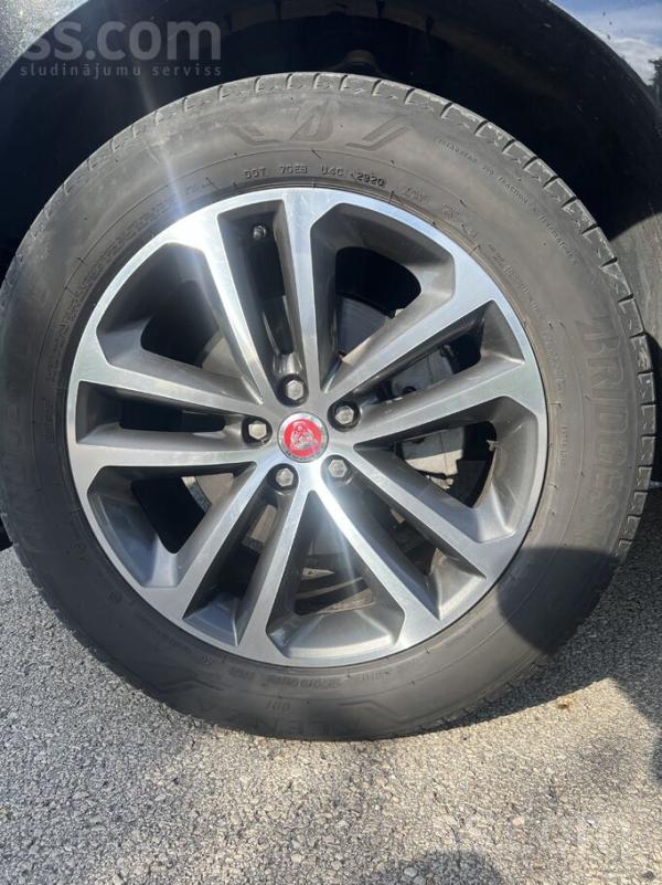 Melns Jaguar F-Pace 2018 Rīga, ar dzinēja tilpumu 2.00 L un nobraukumu 117 tūkst. km par 20000 €, foto 10 vietnē AUTOMOTO.COM.LV
