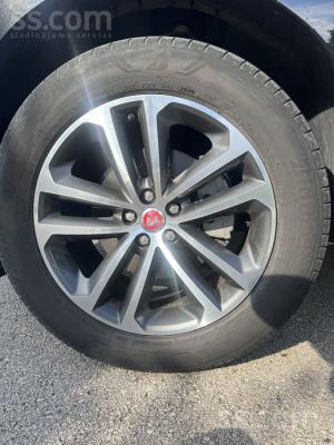 Melns Jaguar F-Pace 2018 Rīga, ar dzinēja tilpumu 2.00 L un nobraukumu 117 tūkst. km par 20000 €, foto 11 vietnē AUTOMOTO.COM.LV