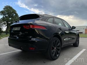 Black Jaguar F-Pace 2018 in Riga, with an engine capacity of 2.00 L and mileage of 167 thousand km for 18700 €, photo 3 on AUTOMOTO.COM.LV