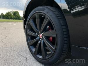 Black Jaguar F-Pace 2018 in Riga, with an engine capacity of 2.00 L and mileage of 167 thousand km for 18700 €, photo 4 on AUTOMOTO.COM.LV