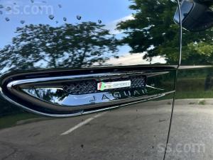 Black Jaguar F-Pace 2018 in Riga, with an engine capacity of 2.00 L and mileage of 167 thousand km for 18700 €, photo 5 on AUTOMOTO.COM.LV