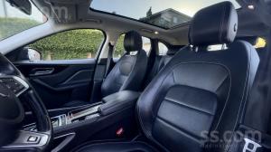 Black Jaguar F-Pace 2018 in Riga, with an engine capacity of 2.00 L and mileage of 167 thousand km for 18700 €, photo 6 on AUTOMOTO.COM.LV