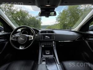 Black Jaguar F-Pace 2018 in Riga, with an engine capacity of 2.00 L and mileage of 167 thousand km for 18700 €, photo 7 on AUTOMOTO.COM.LV