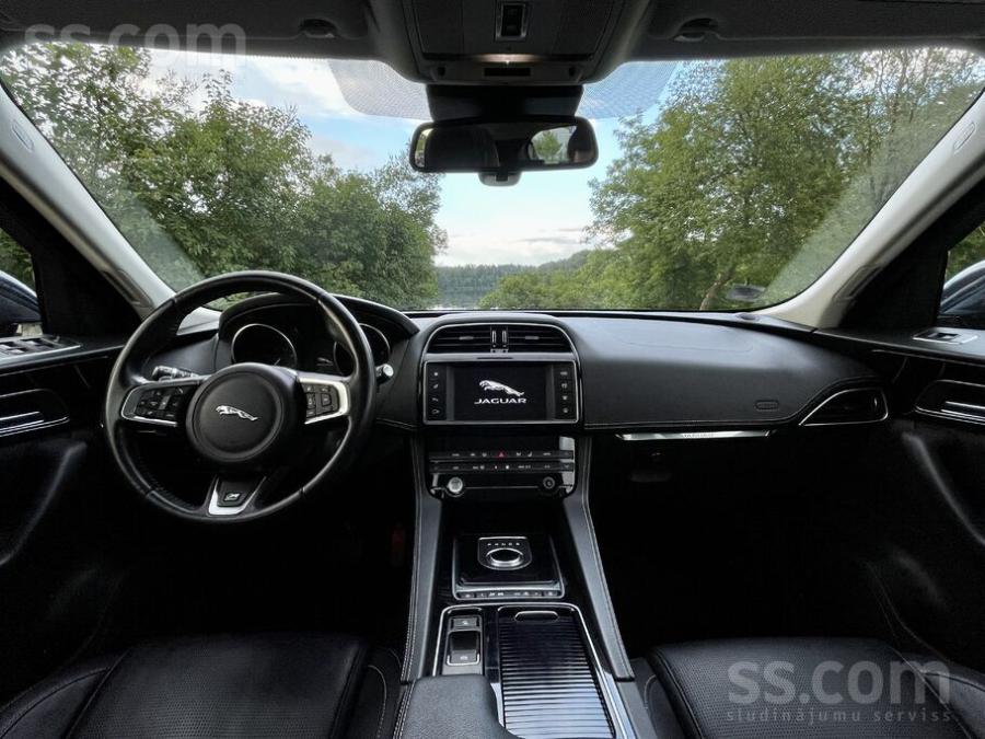 Black Jaguar F-Pace 2018 in Riga, with an engine capacity of 2.00 L and mileage of 167 thousand km for 18700 €, photo 7 on AUTOMOTO.COM.LV