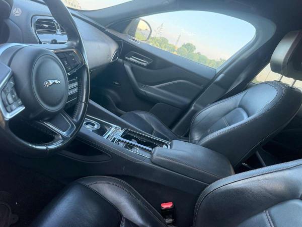 Black Jaguar F-Pace 2018 in Kaunas, with an engine capacity of 2.00 L and mileage of 200 thousand km for 6700 €, photo 4 on AUTOMOTO.COM.LV