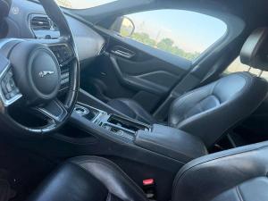 Black Jaguar F-Pace 2018 in Kaunas, with an engine capacity of 2.00 L and mileage of 200 thousand km for 6700 €, photo 5 on AUTOMOTO.COM.LV