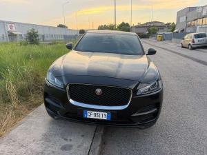 Black Jaguar F-Pace 2018 in Kaunas, with an engine capacity of 2.00 L and mileage of 200 thousand km for 6700 €, photo 6 on AUTOMOTO.COM.LV