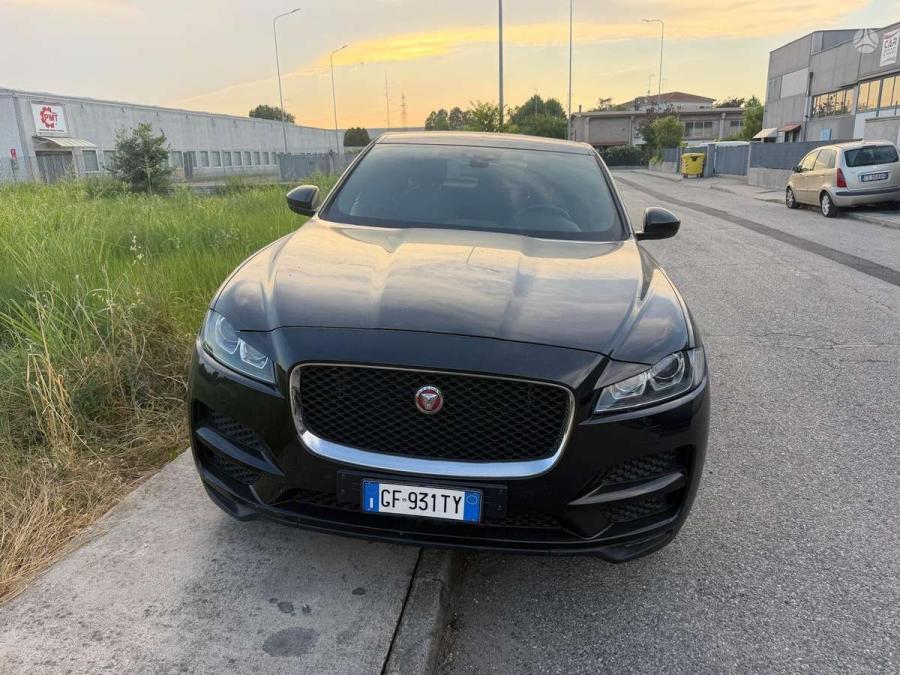 Black Jaguar F-Pace 2018 in Kaunas, with an engine capacity of 2.00 L and mileage of 200 thousand km for 6700 €, photo 6 on AUTOMOTO.COM.LV