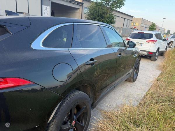 Black Jaguar F-Pace 2018 in Kaunas, with an engine capacity of 2.00 L and mileage of 200 thousand km for 6700 €, photo 6 on AUTOMOTO.COM.LV