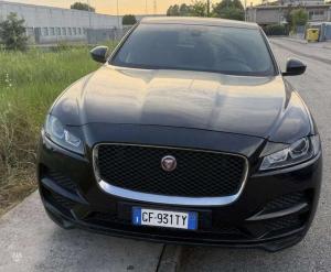 Melns Jaguar F-Pace 2018 Kauņa, ar dzinēja tilpumu 2.00 L un nobraukumu 200 tūkst. km par 6350 €, foto  vietnē AUTOMOTO.COM.LV