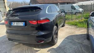 Black Jaguar F-Pace 2018 in Kaunas, with an engine capacity of 2.00 L and mileage of 200 thousand km for 6350 €, photo 8 on AUTOMOTO.COM.LV