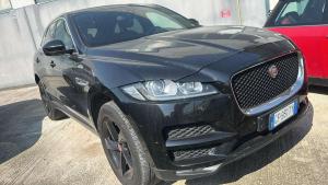 Black Jaguar F-Pace 2018 in Kaunas, with an engine capacity of 2.00 L and mileage of 200 thousand km for 6350 €, photo 9 on AUTOMOTO.COM.LV