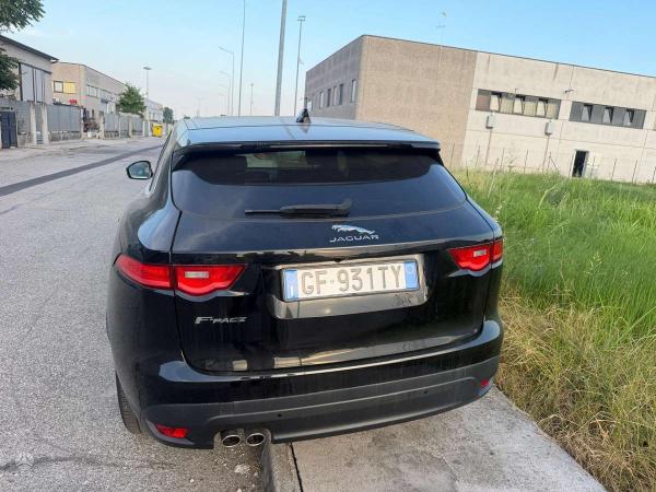 Black Jaguar F-Pace 2018 in Kaunas, with an engine capacity of 2.00 L and mileage of 200 thousand km for 6350 €, photo 10 on AUTOMOTO.COM.LV