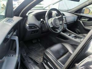 Black Jaguar F-Pace 2018 in Kaunas, with an engine capacity of 2.00 L and mileage of 200 thousand km for 6350 €, photo 13 on AUTOMOTO.COM.LV