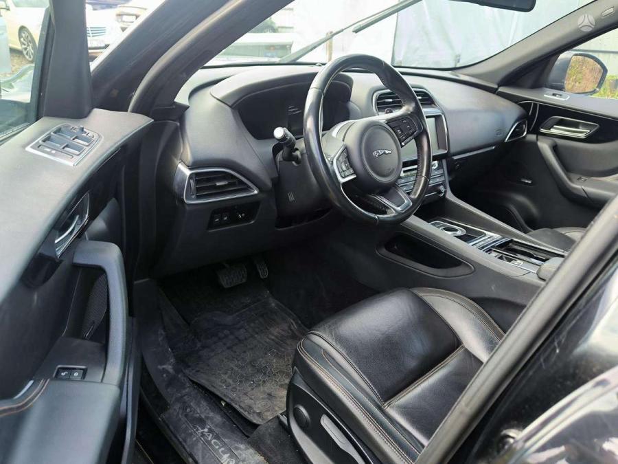 Black Jaguar F-Pace 2018 in Kaunas, with an engine capacity of 2.00 L and mileage of 200 thousand km for 6350 €, photo 13 on AUTOMOTO.COM.LV