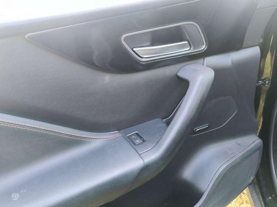 Black Jaguar F-Pace 2018 in Kaunas, with an engine capacity of 2.00 L and mileage of 200 thousand km for 6350 €, photo 16 on AUTOMOTO.COM.LV