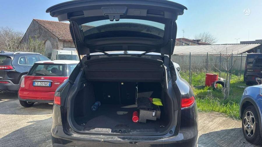 Black Jaguar F-Pace 2018 in Kaunas, with an engine capacity of 2.00 L and mileage of 200 thousand km for 6350 €, photo 18 on AUTOMOTO.COM.LV