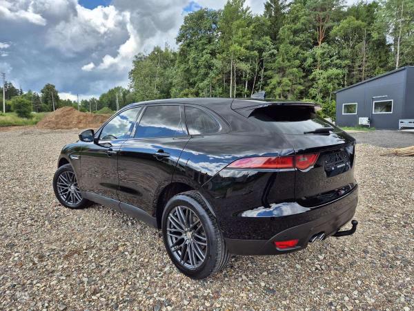 Black Jaguar F-Pace 2018 in Utena, with an engine capacity of 2.00 L and mileage of 141 thousand km for 12490 €, photo 4 on AUTOMOTO.COM.LV