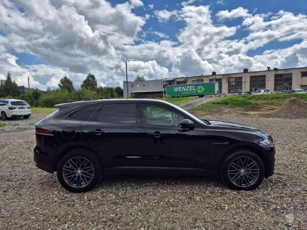 Black Jaguar F-Pace 2018 in Utena, with an engine capacity of 2.00 L and mileage of 141 thousand km for 12490 €, photo 6 on AUTOMOTO.COM.LV