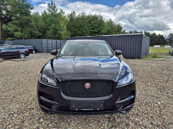 Black Jaguar F-Pace 2018 in Utena, with an engine capacity of 2.00 L and mileage of 141 thousand km for 12490 €, photo 7 on AUTOMOTO.COM.LV