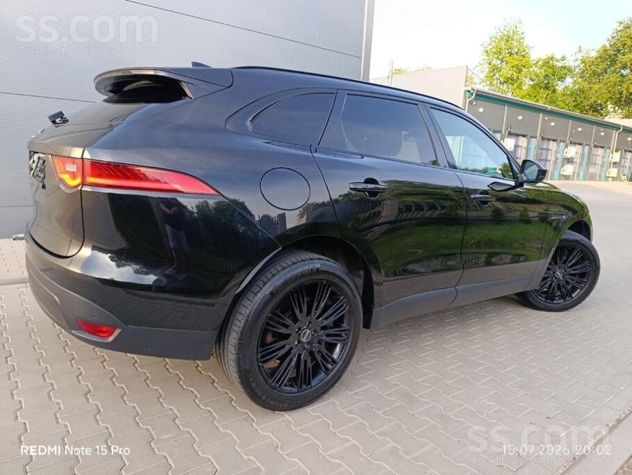 Black Jaguar F-Pace 2018 in Riga, with an engine capacity of 2.00 L and mileage of 160 thousand km for 12990 €, photo 9 on AUTOMOTO.COM.LV