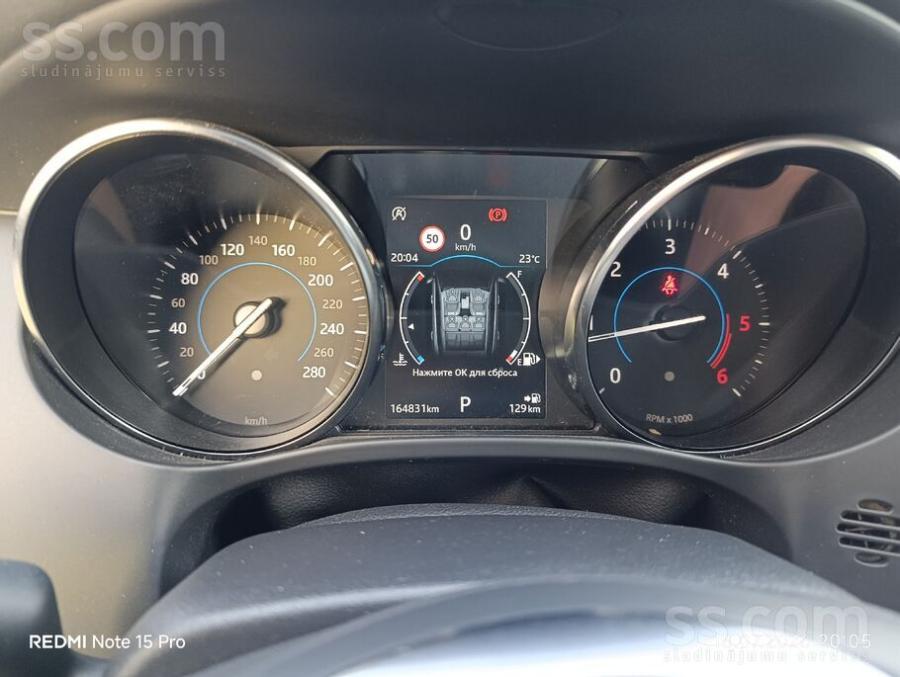 Black Jaguar F-Pace 2018 in Riga, with an engine capacity of 2.00 L and mileage of 160 thousand km for 12990 €, photo 25 on AUTOMOTO.COM.LV