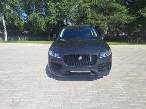 Black Jaguar F-Pace 2018 in Kaunas, with an engine capacity of 2.00 L and mileage of 189 thousand km for 12350 €, photo 4 on AUTOMOTO.COM.LV