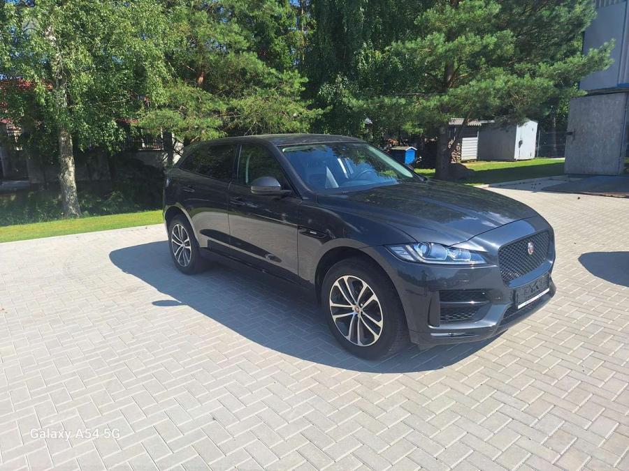 Black Jaguar F-Pace 2018 in Kaunas, with an engine capacity of 2.00 L and mileage of 189 thousand km for 12350 €, photo 5 on AUTOMOTO.COM.LV