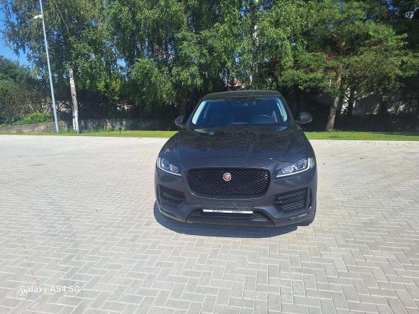 Black Jaguar F-Pace 2018 in Kaunas, with an engine capacity of 2.00 L and mileage of 189 thousand km for 12350 €, photo 5 on AUTOMOTO.COM.LV
