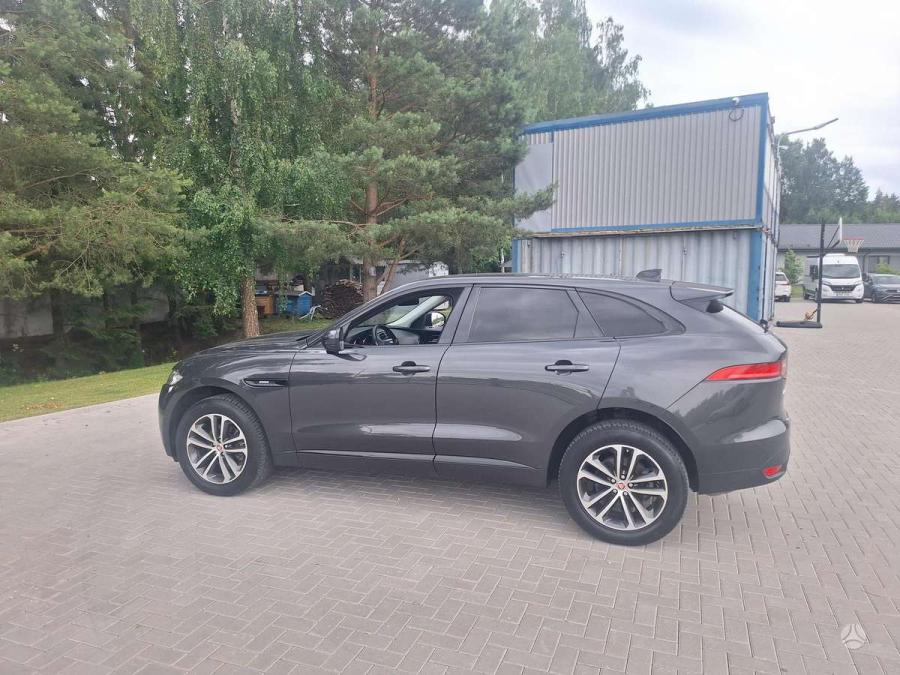 Black Jaguar F-Pace 2018 in Kaunas, with an engine capacity of 2.00 L and mileage of 189 thousand km for 12350 €, photo 8 on AUTOMOTO.COM.LV