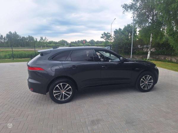 Black Jaguar F-Pace 2018 in Kaunas, with an engine capacity of 2.00 L and mileage of 189 thousand km for 12350 €, photo 9 on AUTOMOTO.COM.LV
