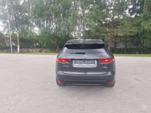 Black Jaguar F-Pace 2018 in Kaunas, with an engine capacity of 2.00 L and mileage of 189 thousand km for 12350 €, photo 11 on AUTOMOTO.COM.LV