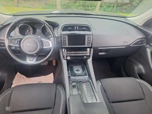 Black Jaguar F-Pace 2018 in Kaunas, with an engine capacity of 2.00 L and mileage of 189 thousand km for 12350 €, photo 14 on AUTOMOTO.COM.LV