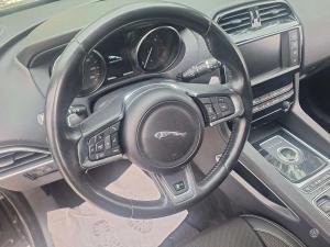 Black Jaguar F-Pace 2018 in Kaunas, with an engine capacity of 2.00 L and mileage of 189 thousand km for 12350 €, photo 16 on AUTOMOTO.COM.LV
