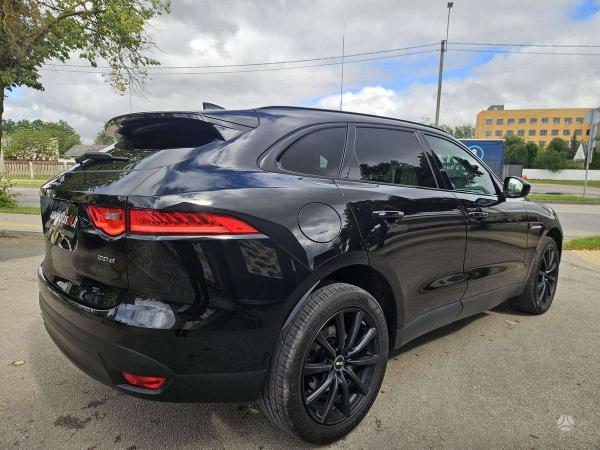 Melns Jaguar F-Pace 2018 Šauļi, ar dzinēja tilpumu 2.00 L un nobraukumu 224 tūkst. km par 13450 €, foto 5 vietnē AUTOMOTO.COM.LV