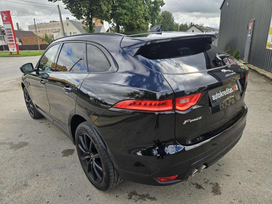 Melns Jaguar F-Pace 2018 Šauļi, ar dzinēja tilpumu 2.00 L un nobraukumu 224 tūkst. km par 13450 €, foto 8 vietnē AUTOMOTO.COM.LV
