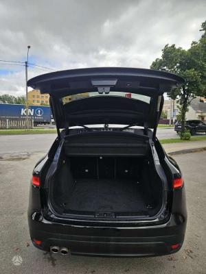 Melns Jaguar F-Pace 2018 Šauļi, ar dzinēja tilpumu 2.00 L un nobraukumu 224 tūkst. km par 13450 €, foto 12 vietnē AUTOMOTO.COM.LV