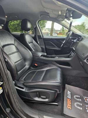 Melns Jaguar F-Pace 2018 Šauļi, ar dzinēja tilpumu 2.00 L un nobraukumu 224 tūkst. km par 13450 €, foto 16 vietnē AUTOMOTO.COM.LV