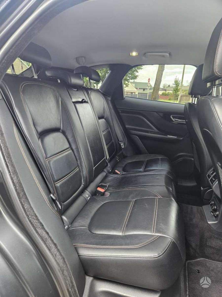 Melns Jaguar F-Pace 2018 Šauļi, ar dzinēja tilpumu 2.00 L un nobraukumu 224 tūkst. km par 13450 €, foto 18 vietnē AUTOMOTO.COM.LV