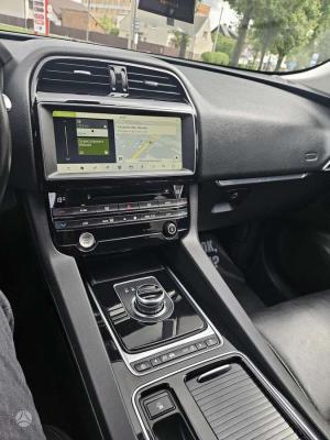 Melns Jaguar F-Pace 2018 Šauļi, ar dzinēja tilpumu 2.00 L un nobraukumu 224 tūkst. km par 13450 €, foto 20 vietnē AUTOMOTO.COM.LV