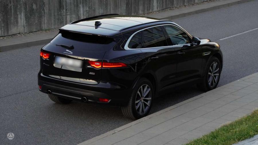 Melns Jaguar F-Pace 2018 Viļņa, ar dzinēja tilpumu 2.00 L un nobraukumu 149 tūkst. km par 18000 €, foto 4 vietnē AUTOMOTO.COM.LV