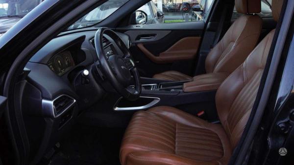 Melns Jaguar F-Pace 2018 Viļņa, ar dzinēja tilpumu 2.00 L un nobraukumu 149 tūkst. km par 18000 €, foto 5 vietnē AUTOMOTO.COM.LV