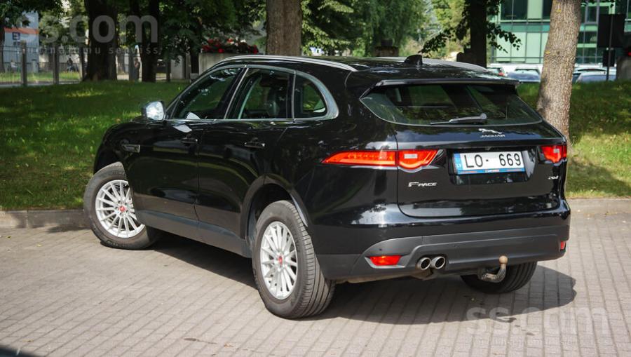 Melns Jaguar F-Pace 2018 Rīga, ar dzinēja tilpumu 2.00 L un nobraukumu 148 tūkst. km par 13950 €, foto 8 vietnē AUTOMOTO.COM.LV