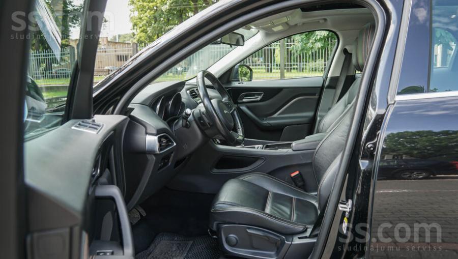 Melns Jaguar F-Pace 2018 Rīga, ar dzinēja tilpumu 2.00 L un nobraukumu 148 tūkst. km par 13950 €, foto 10 vietnē AUTOMOTO.COM.LV